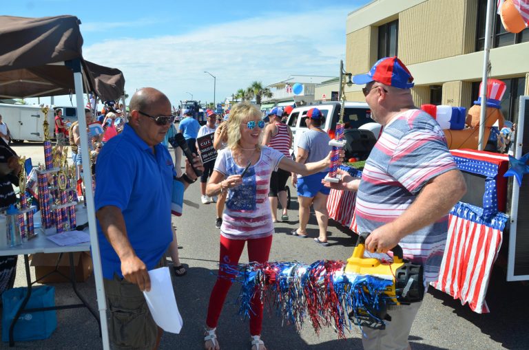 Floats of Pink, Red, White and Blue Reap Rotary's Trophies For Fabulous ...
