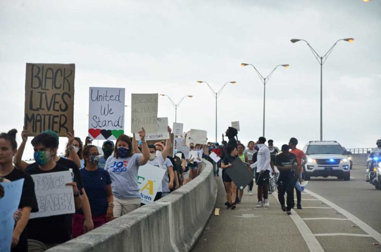 Civil Rights Groups Drop Challenge of DeSantis 'Anti-Riot' Law ...